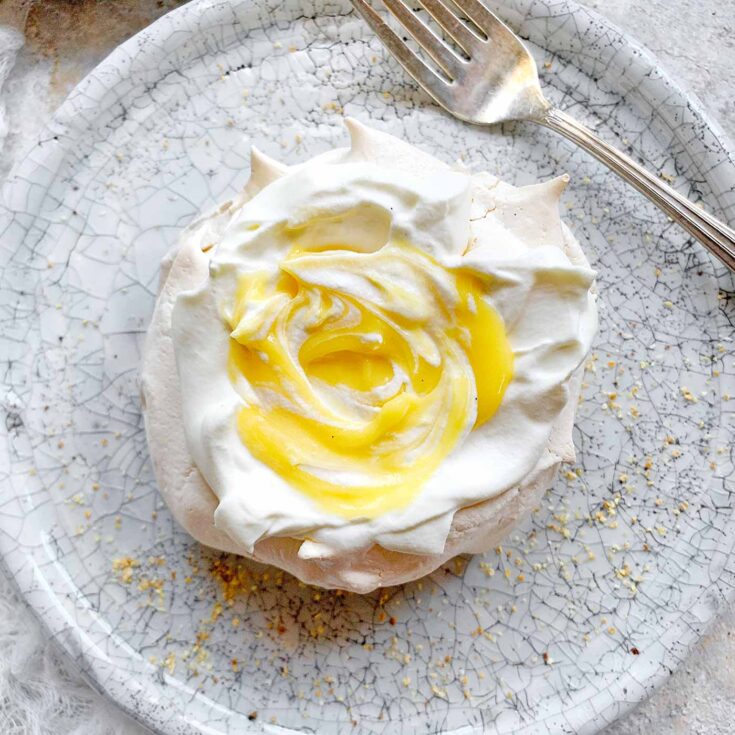 Mini Pavlovas with Tangerine Curd – SoupAddict